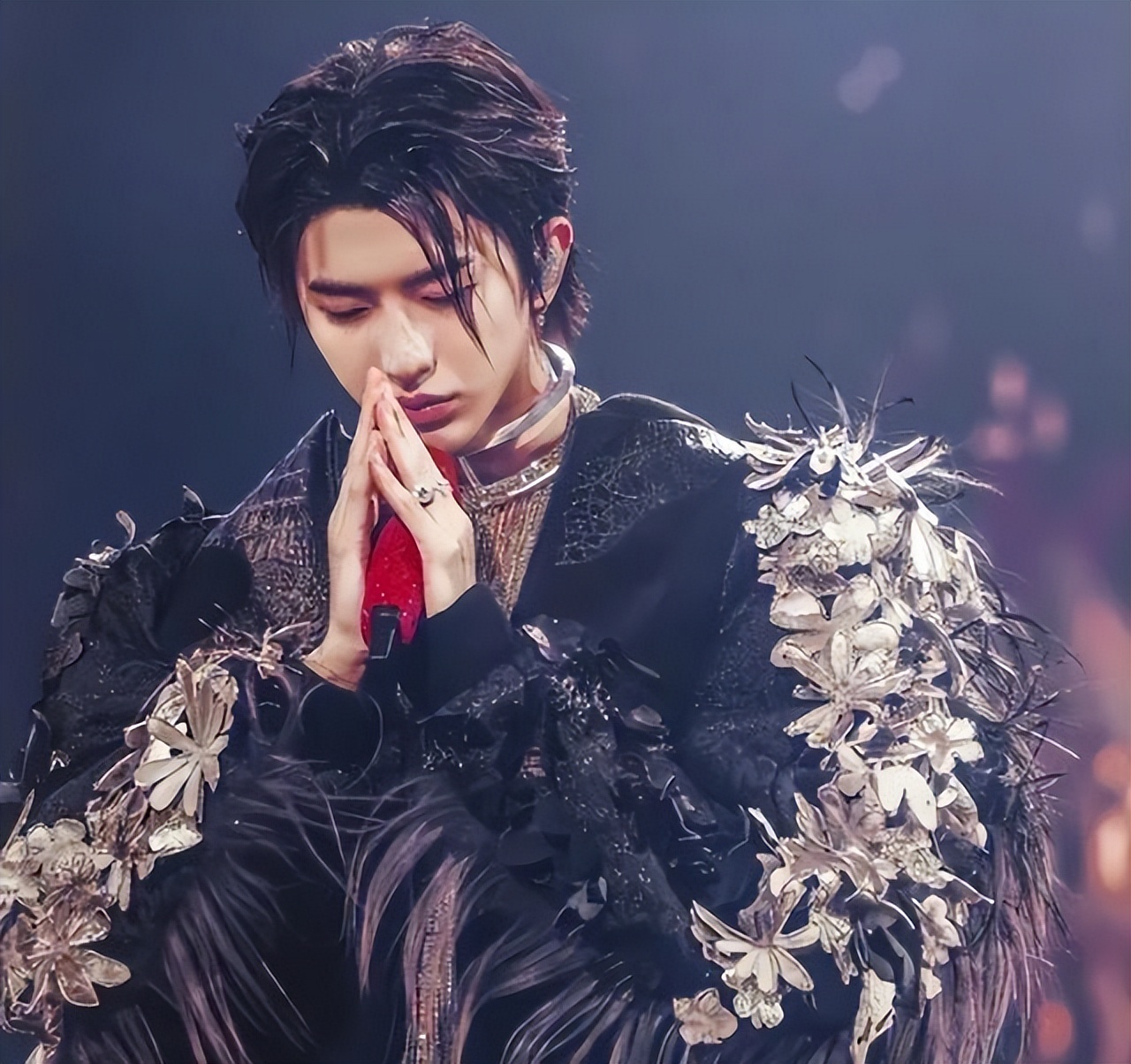 It took Cai Xukun 3 years from a newcomer to a superstar, but it only took 1 day to go from top ...