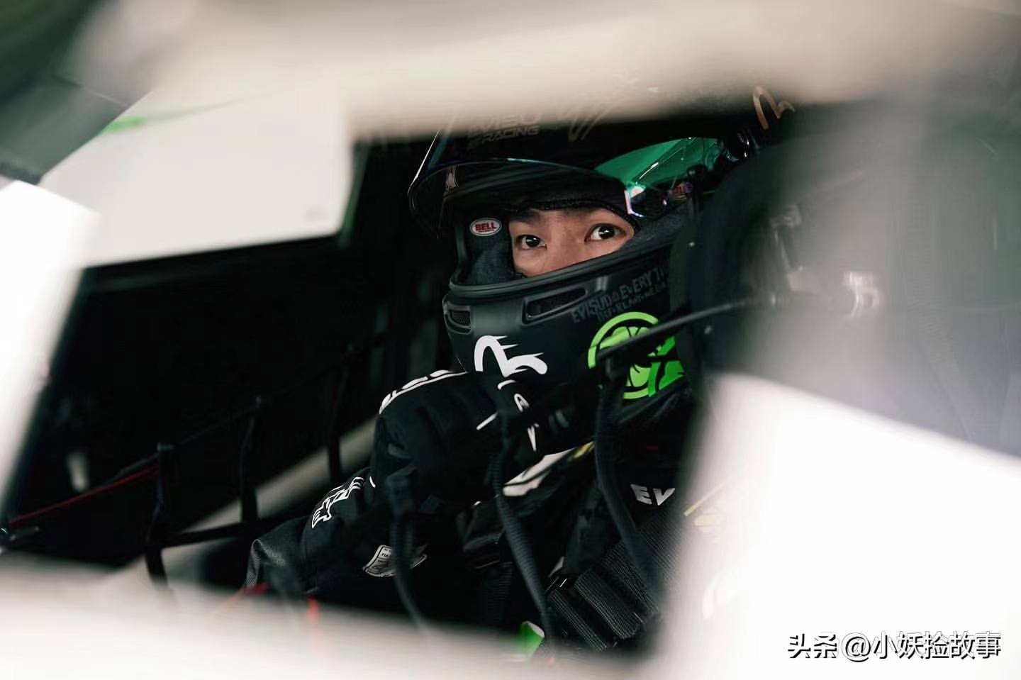 Who wouldn't be moved by Wang Yibo's racing photos? The coolness of ...