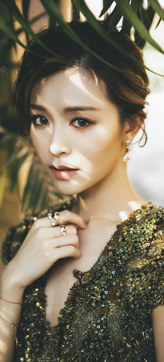 The sexy and charming Janice Man - iNEWS