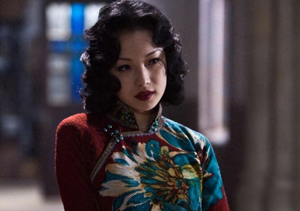 Among the 7 beauties photographed by Zhang Yimou, Guan Xiaotong is ...