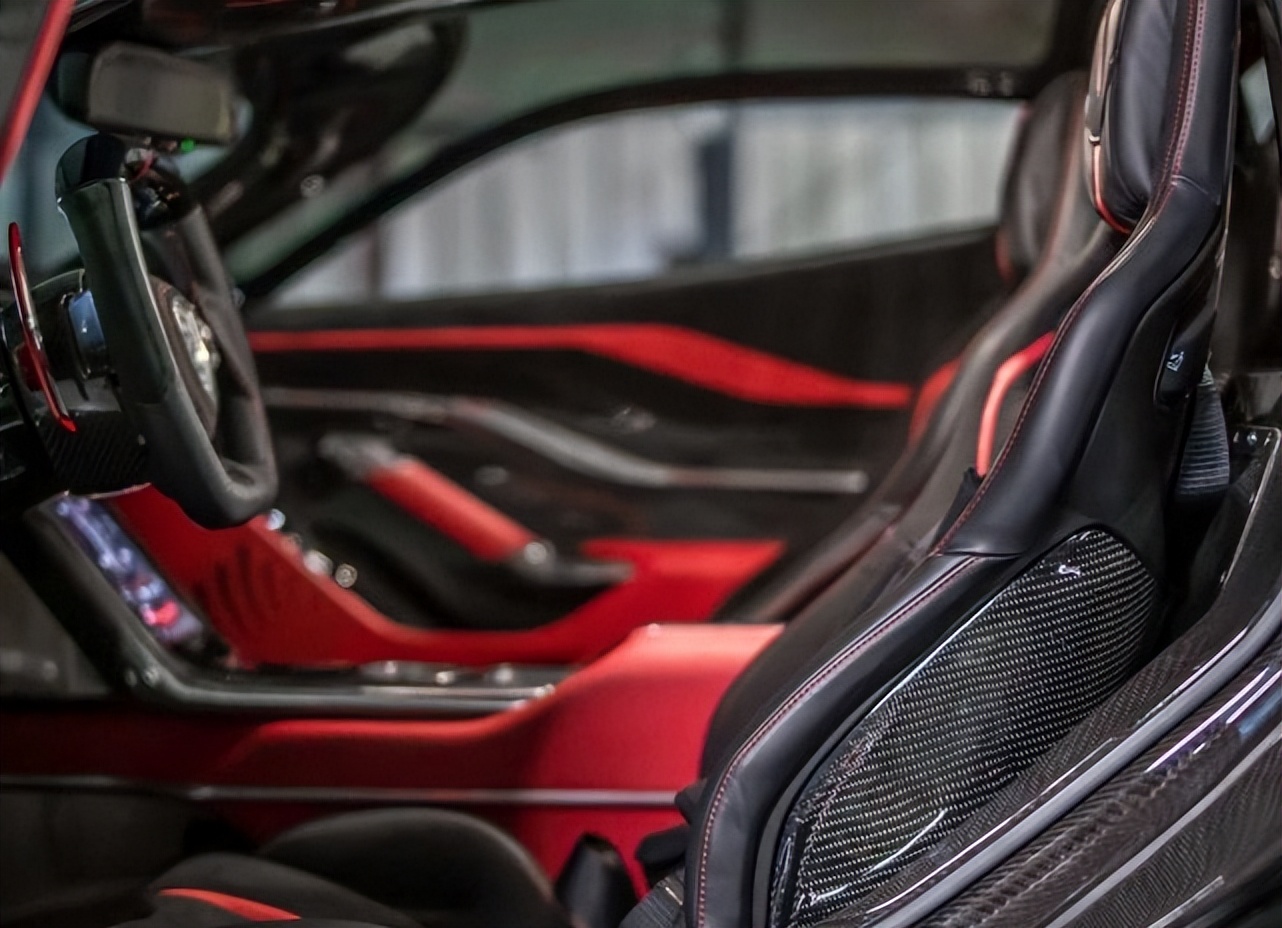 Another cool super sports car, 2231 horsepower, 1.8s breaking a hundred ...