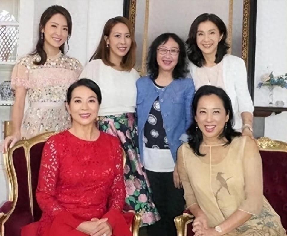 Lingling Zhu: There are three sisters in the family, the elder sister ...