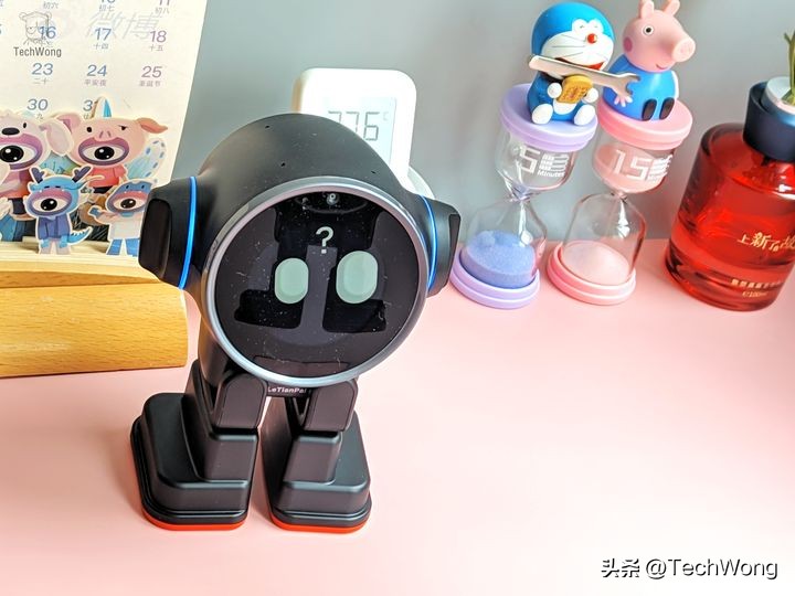 The "cute pet" on the desktop, the optimist desktop robot, has good ...