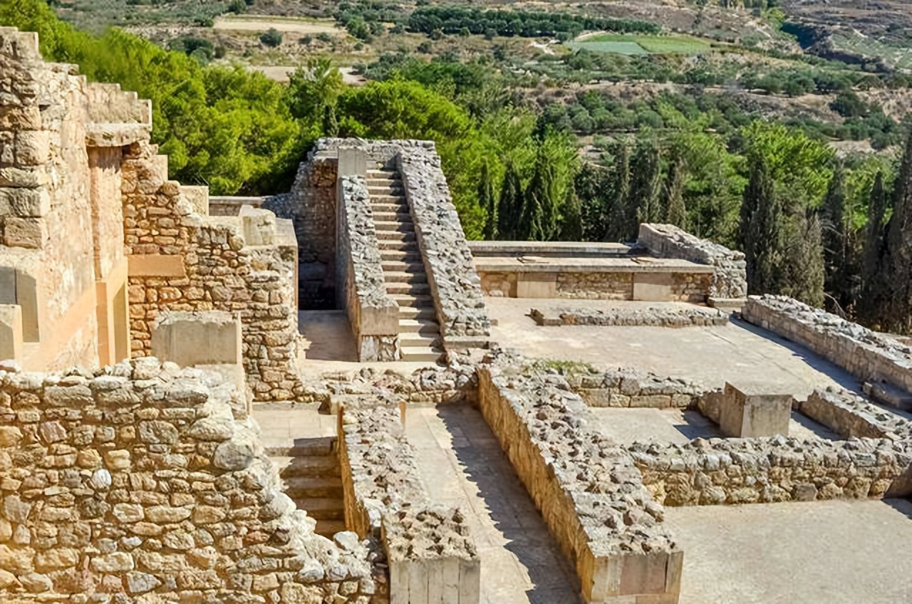 Exploring the Labyrinth of Crete: Lost in the mystery of the mysterious ...