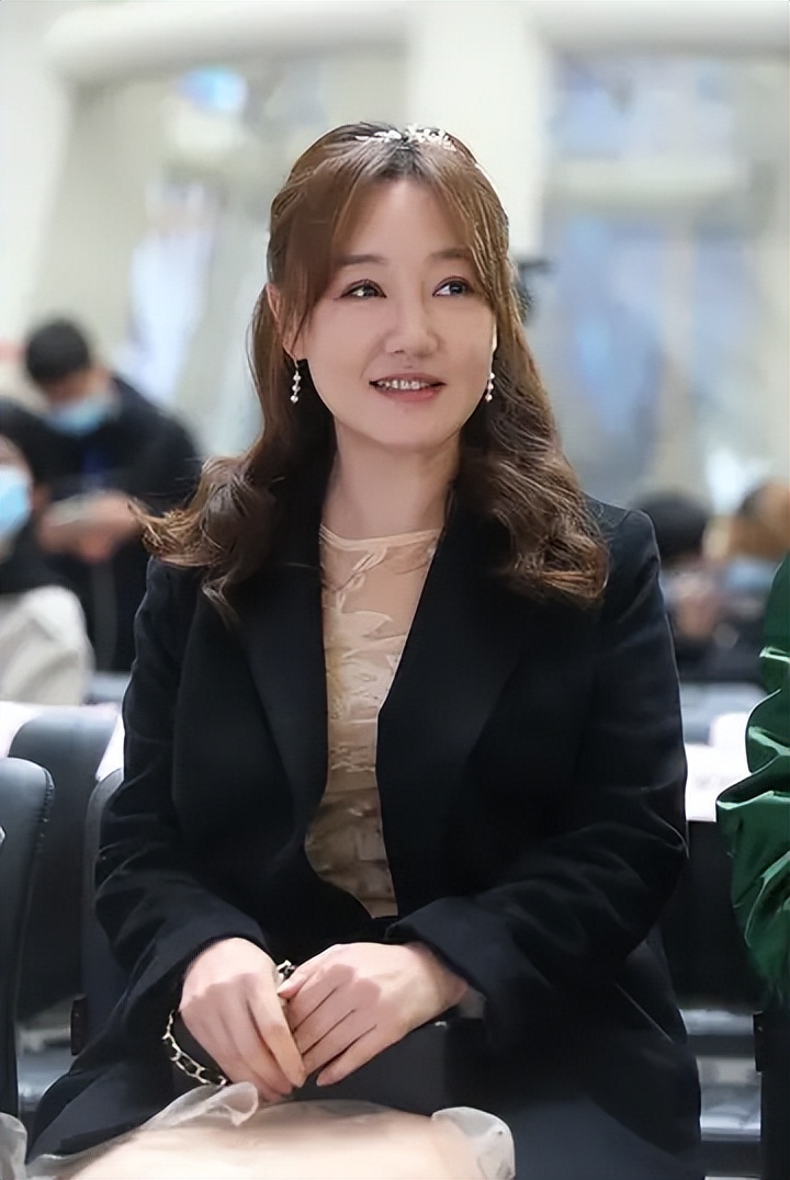 Xue Jianing gave up her career for Hu Ge?Hu Ge talked about Xue Jianing's tearful response: She ...