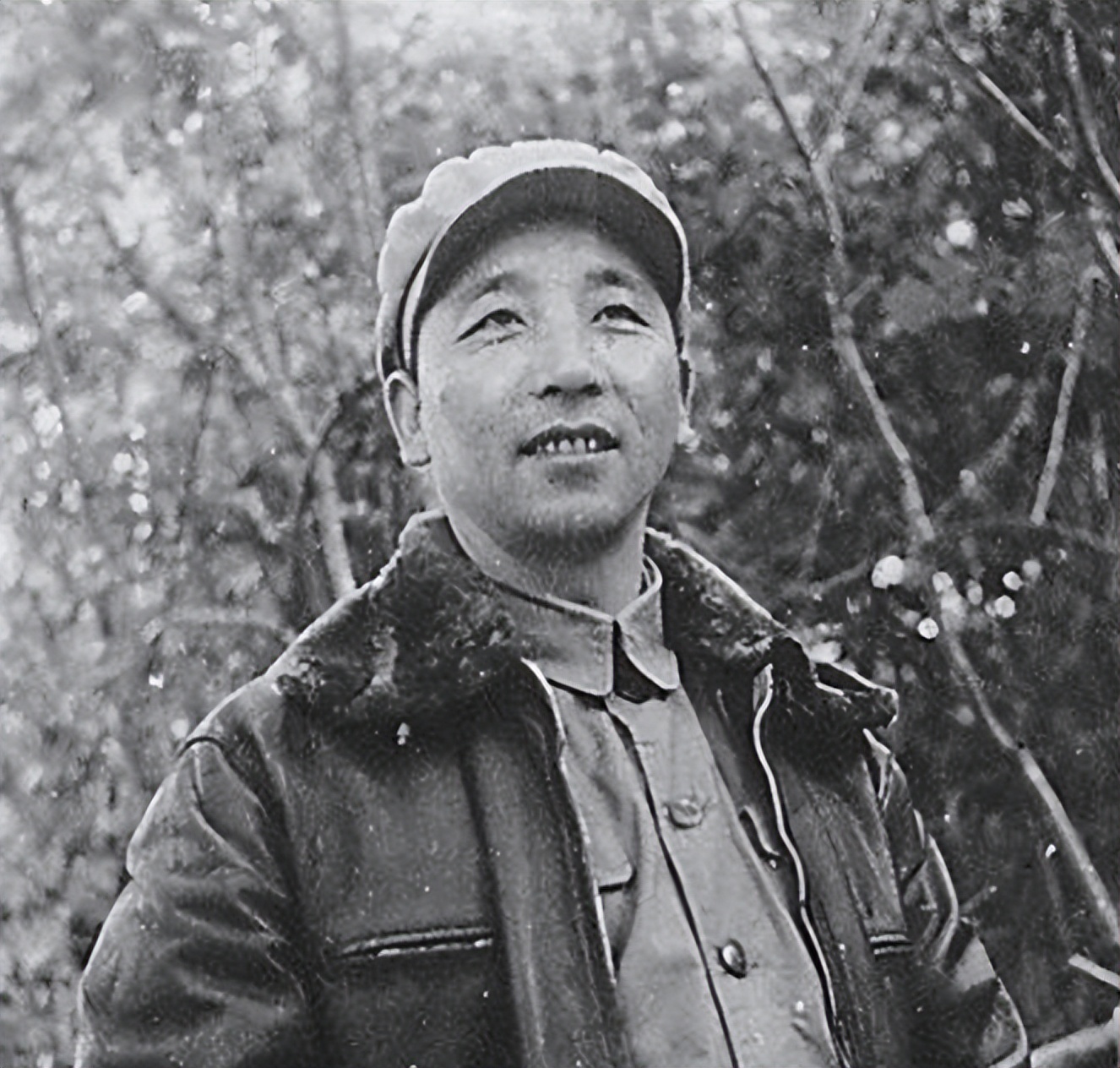In 1964, Qin Jiwei hosted a banquet in honor of Chen Yi, who returned ...