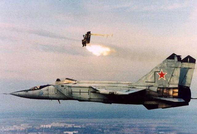 Pilots are scared to death of parachuting! The 33-ton fighter jet ...