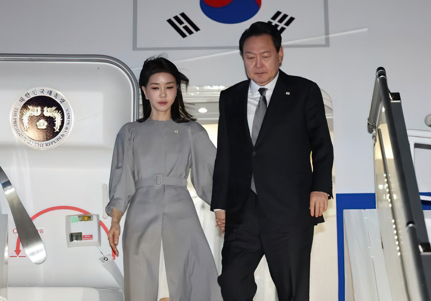 Mrs. President Han's face is on fire! Seeing foreign guests is still ...