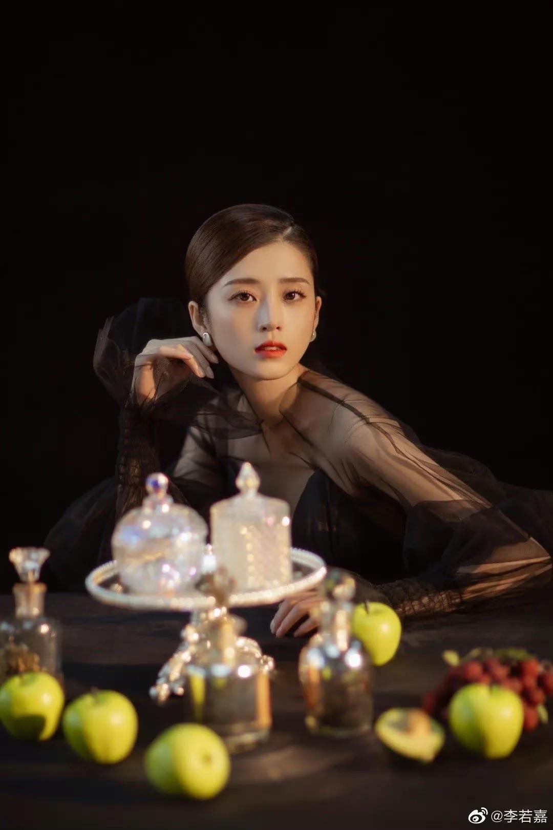 Beautiful picture of Li Ruojia - iNEWS