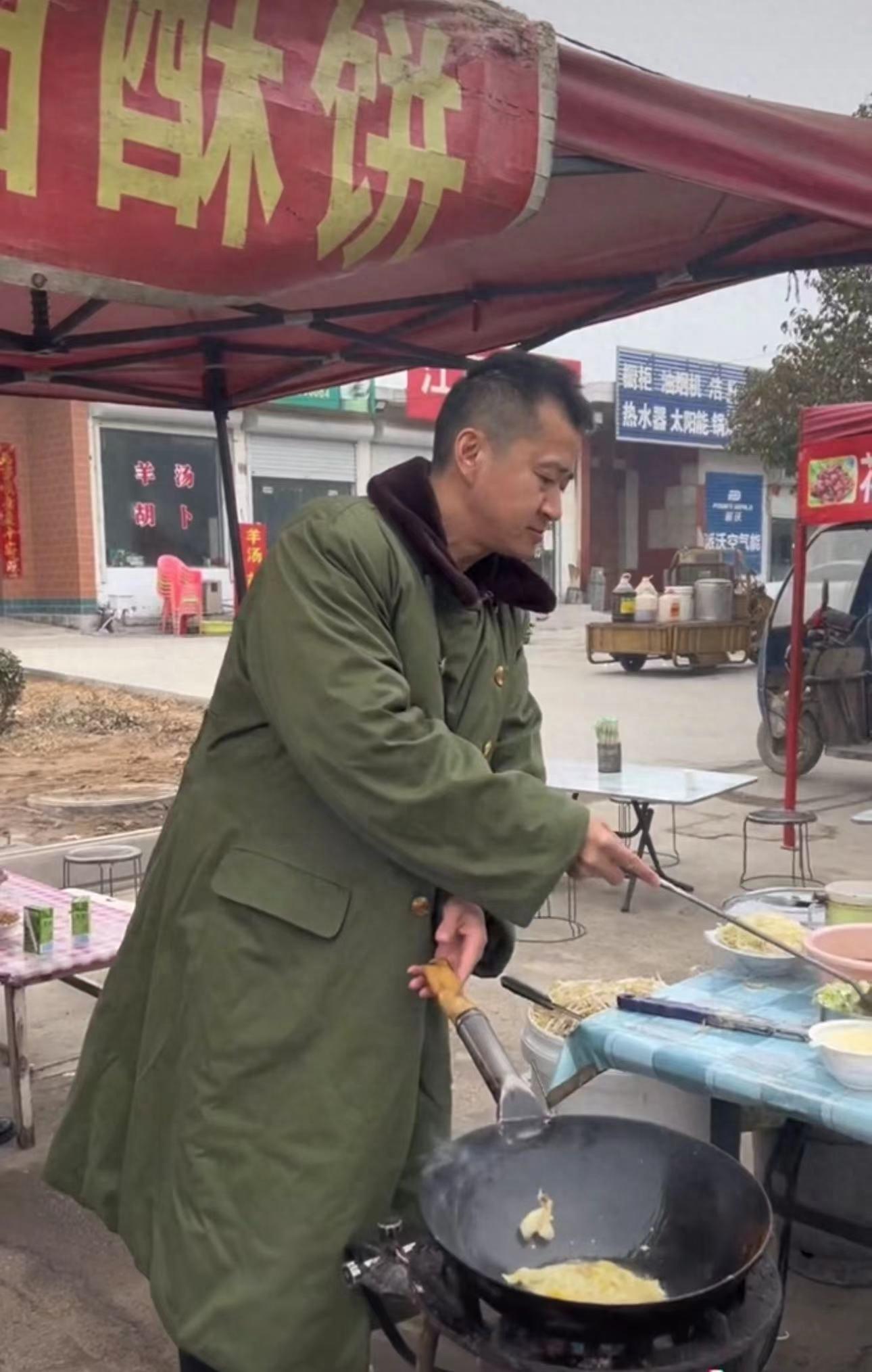 Star vendor! Dramatic actor Li Jiaming's Hundred Yuan Army Coat Fried ...