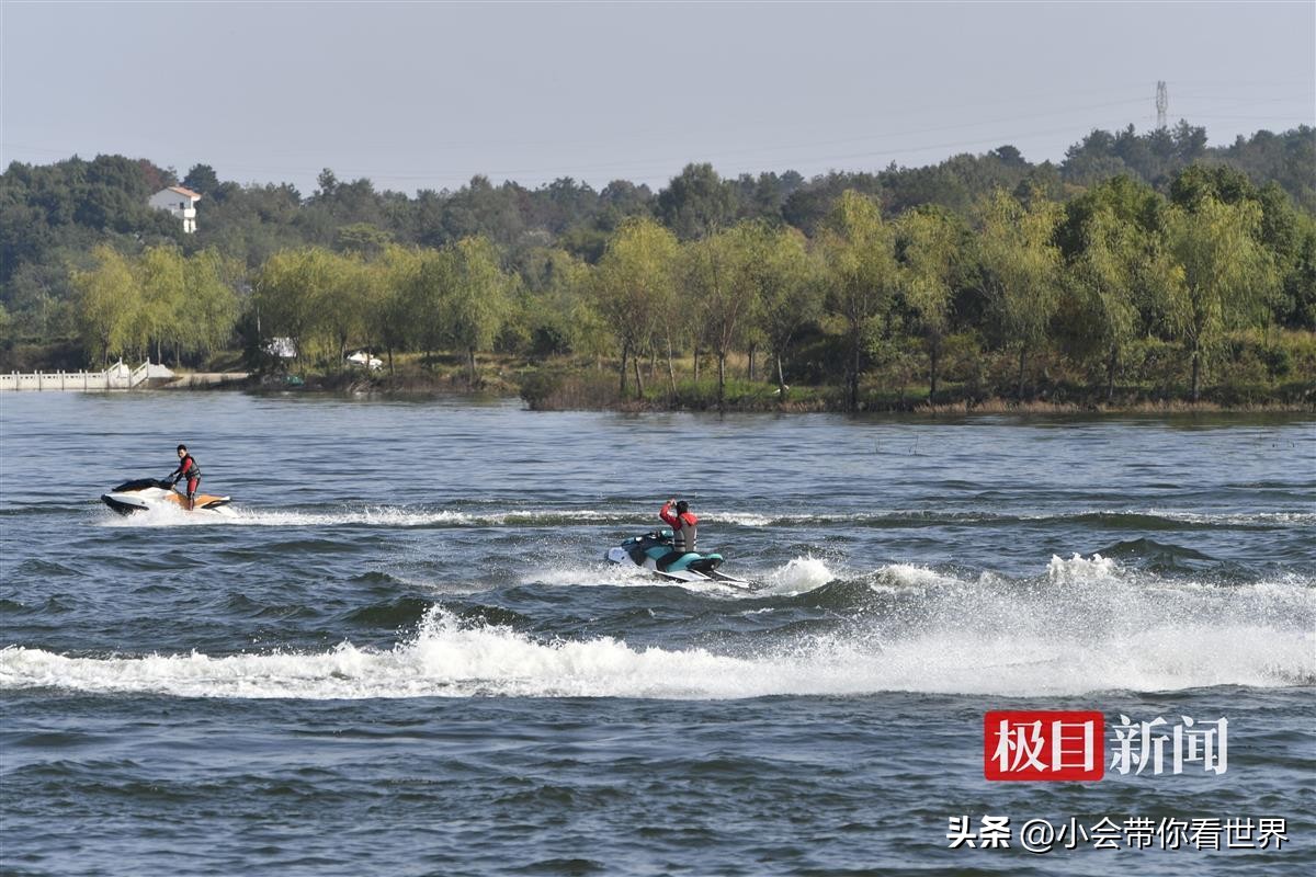 Guests checked in to Xujiahe National Wetland Park and took the "Jingye ...