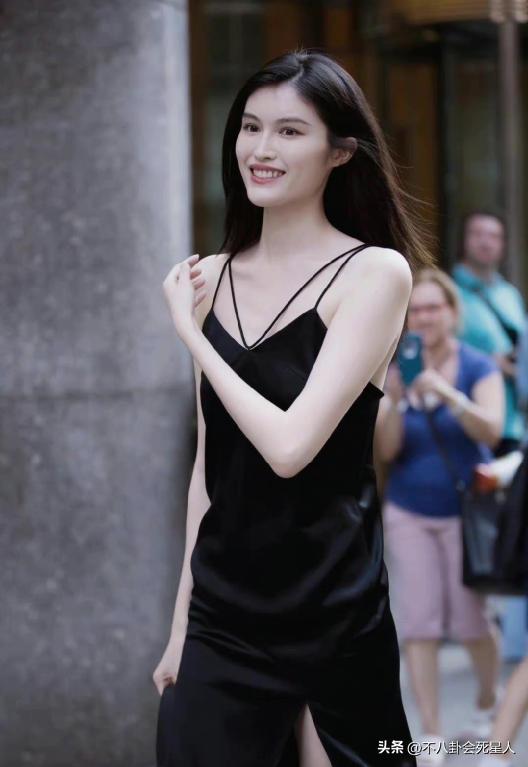 It's also tanning. Putting Gu Tianle, He Sui, and Le Jia together, the ...