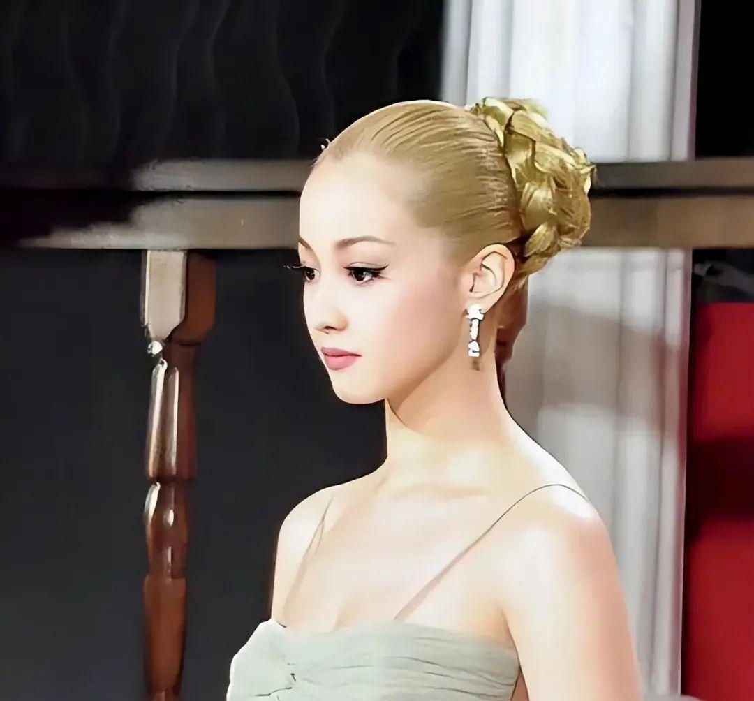 Known as "Japan's No. 1 Beauty", but willing to degenerate and be ...