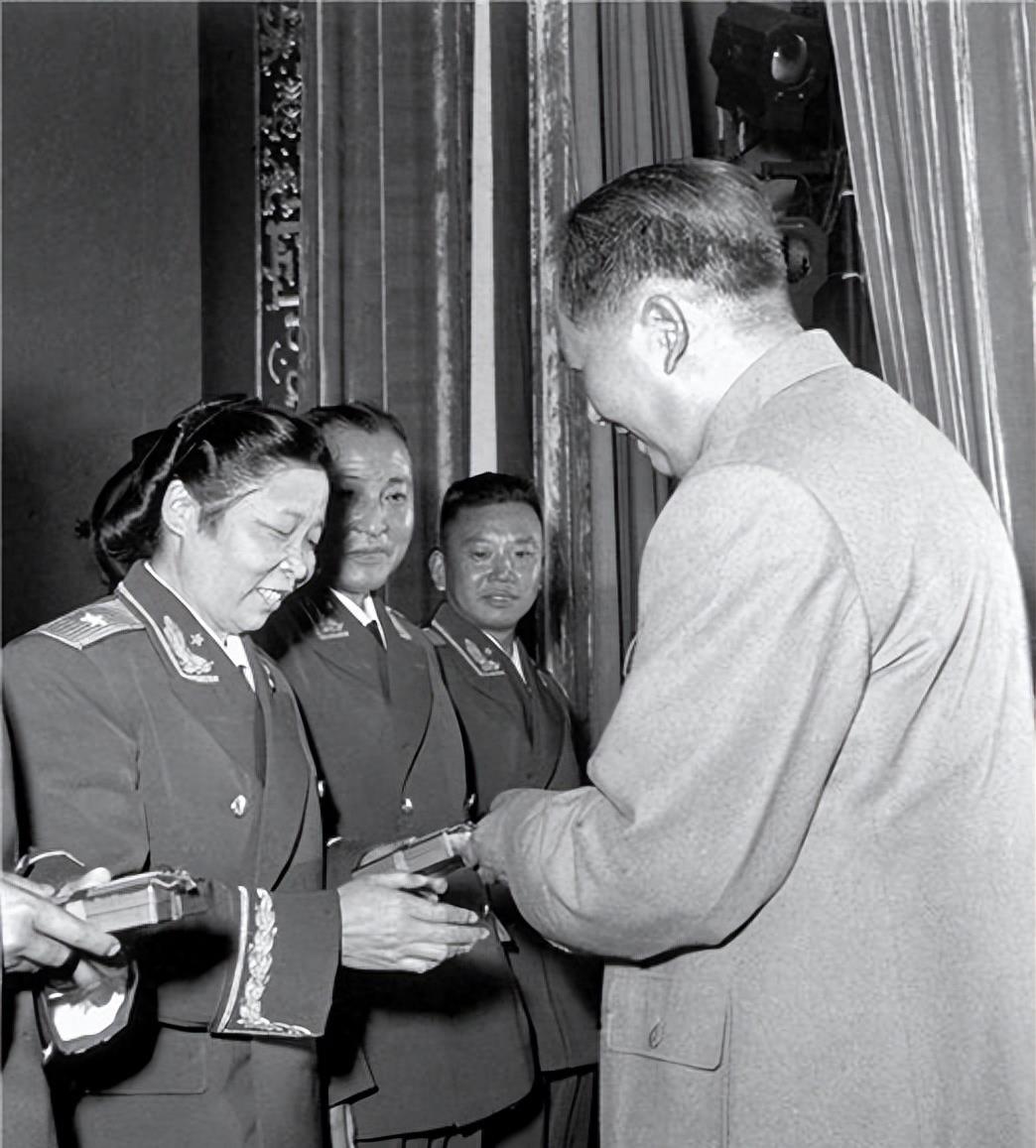 The founding female major general returned to her hometown to visit ...
