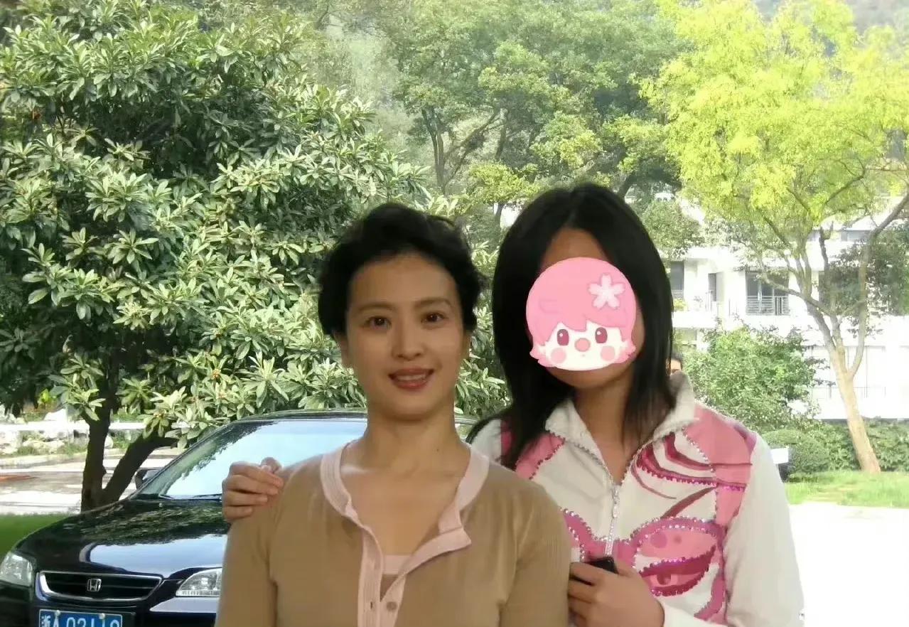 Liu Yifei's mother, Liu Xiaoli, has good looks and temperament, so ...