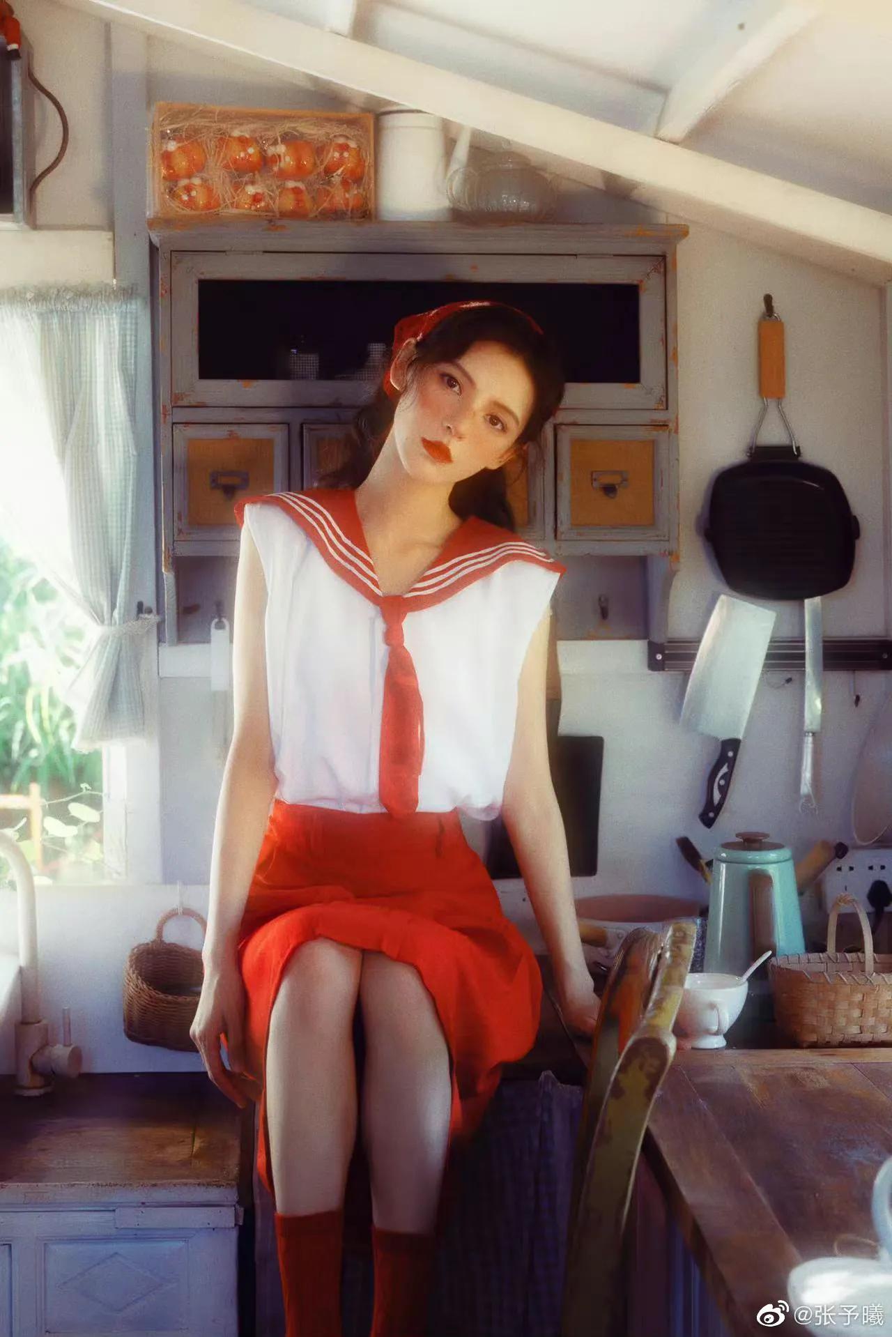 Zhang Yuxi's new style of sweet little red riding hood - iNEWS