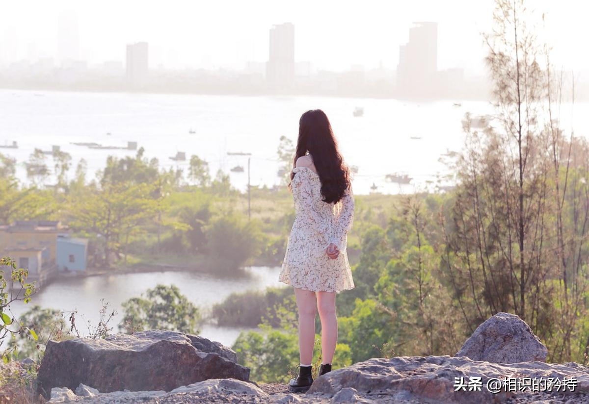 "When you read the world, you feel sad and tearful." Poems and ...