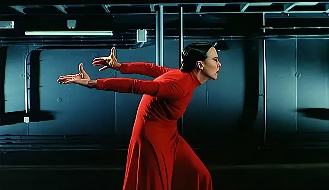 How to explore female identity, emotional needs and social pressure ...