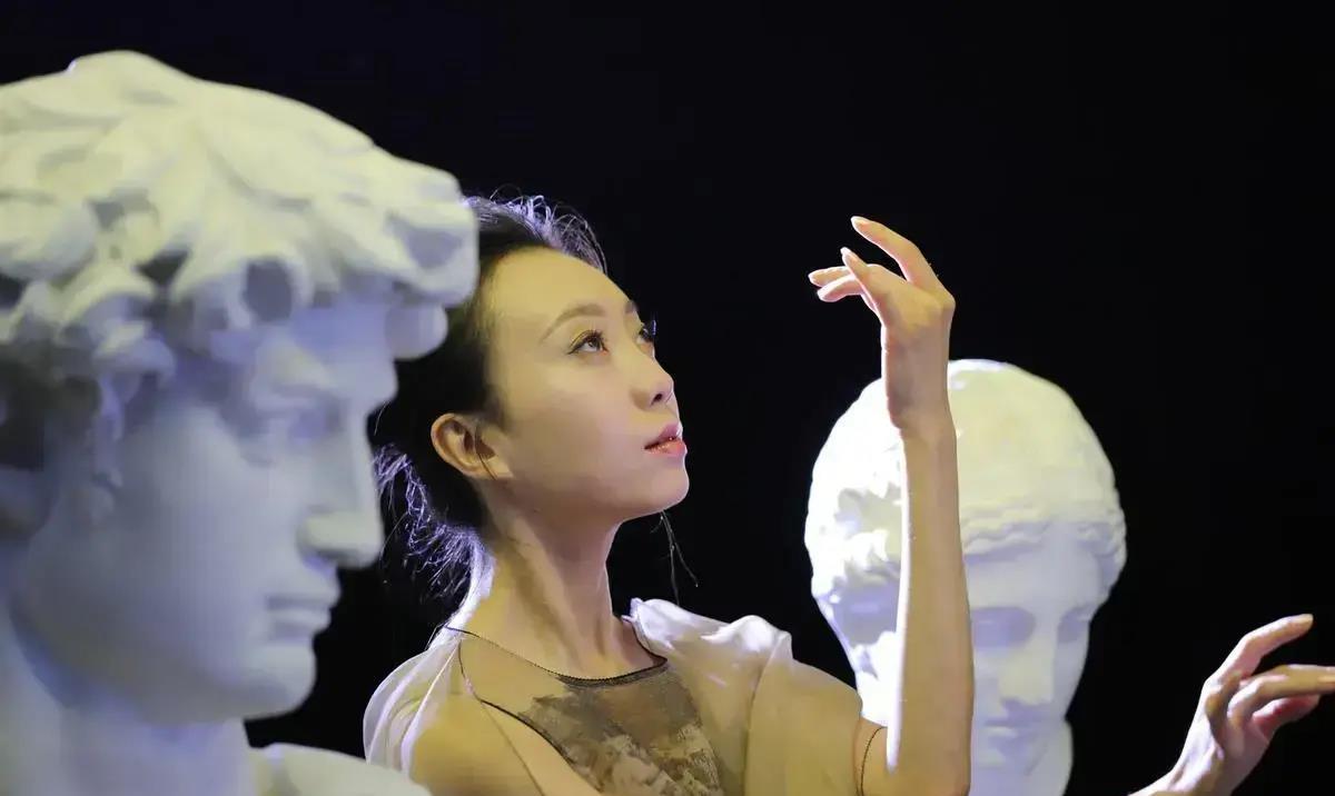 On the surface, Liu Yan is the most beautiful goddess of "wheelchair ...