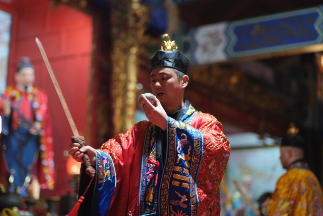 Taoist priests exorcise demons, why use peach wood swords? - iNEWS