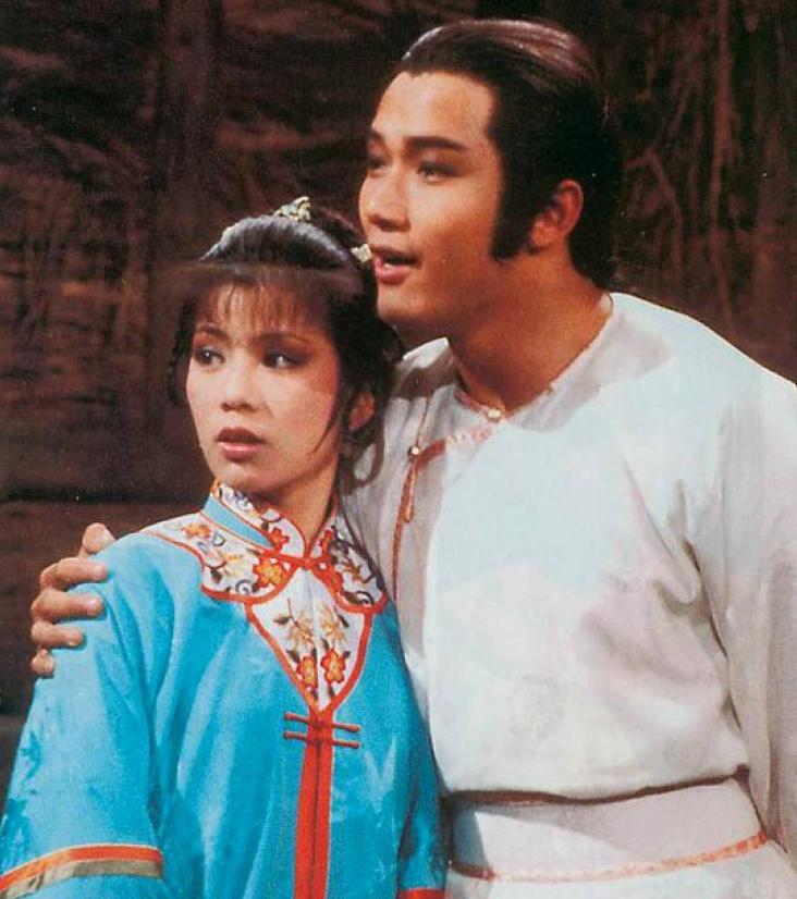 Miao Qiaowei and Qi Meizhen hold hands - iNEWS