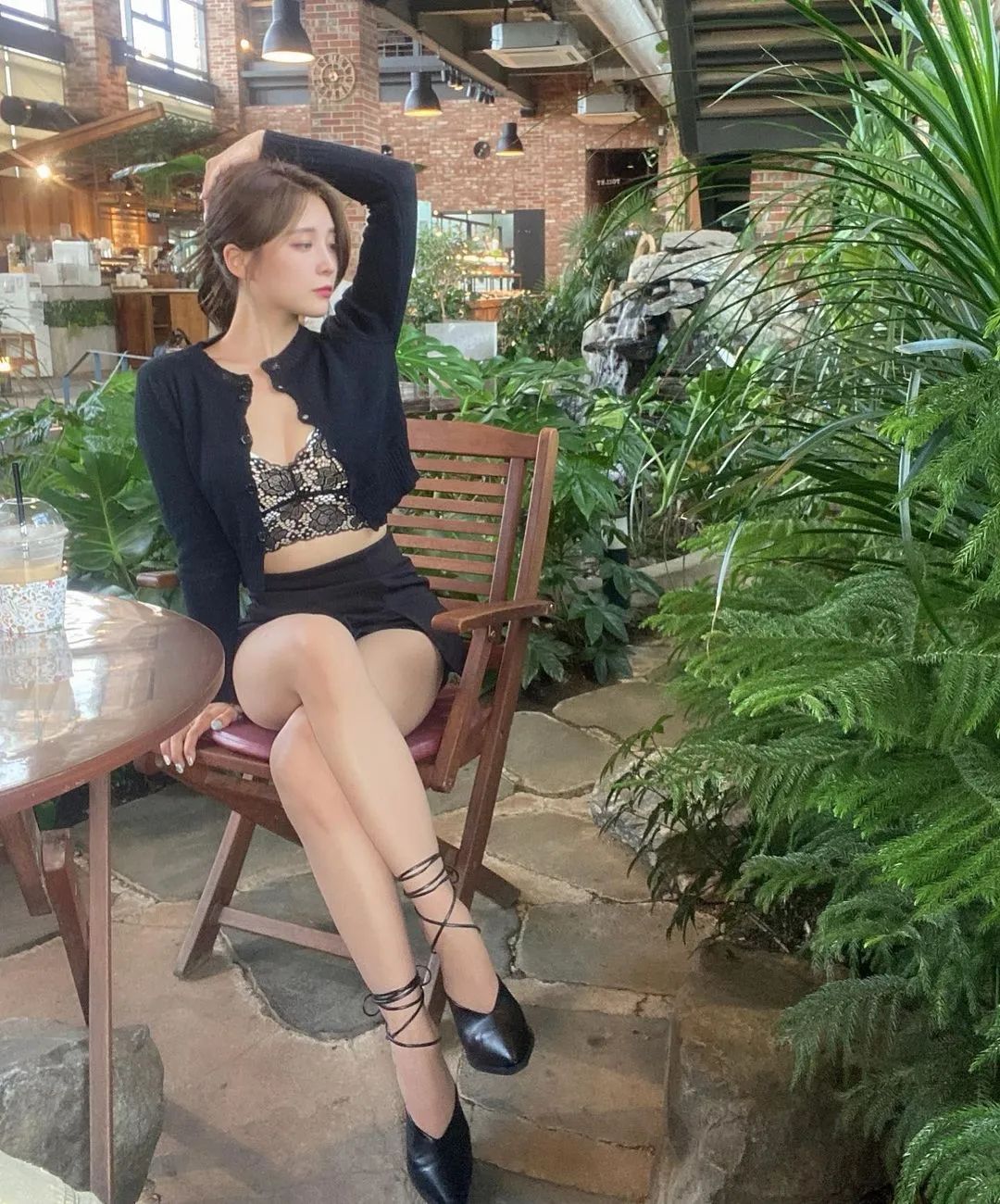 Sexy and charming yoga teacher GgotBBang - iNEWS