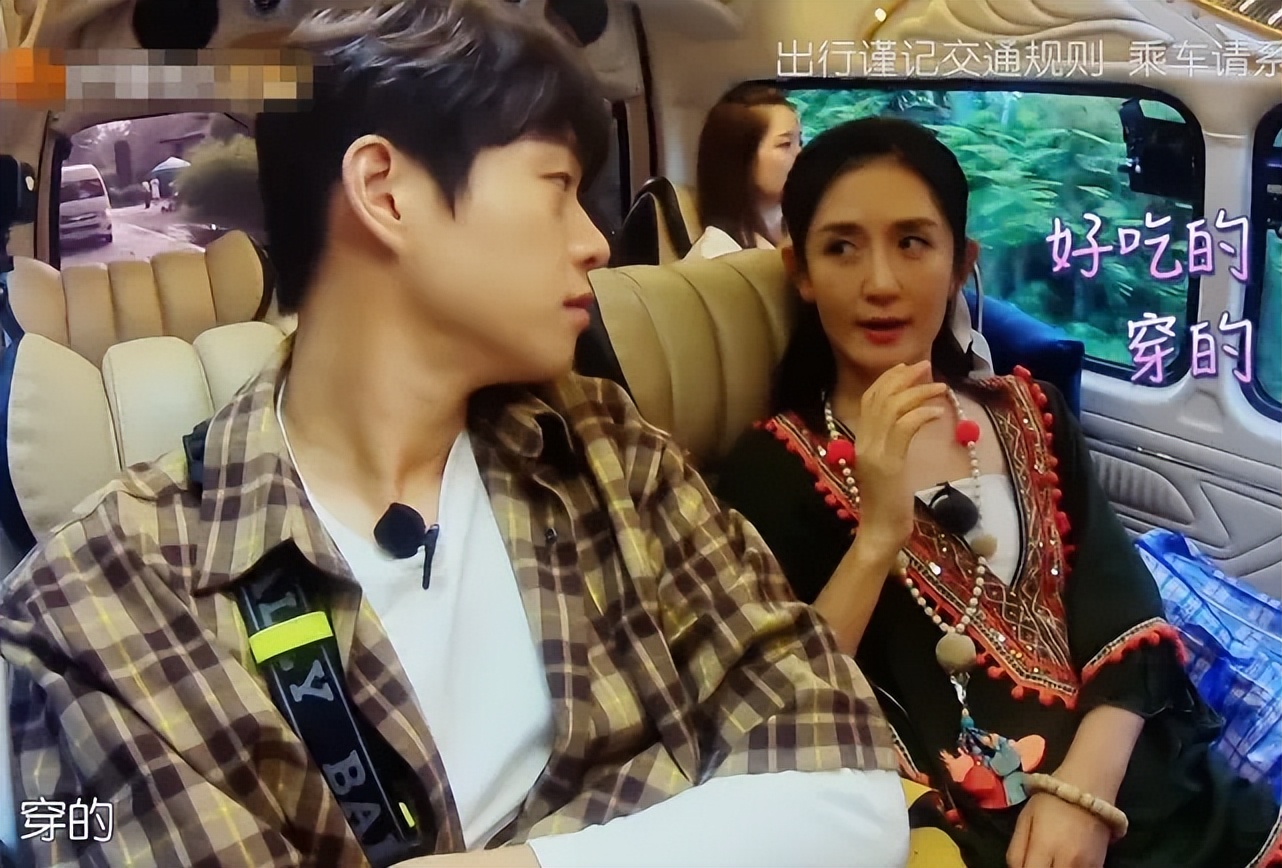 43-year-old Qin Lan officially announced her love affair, admitting that she is in love with Wei ...