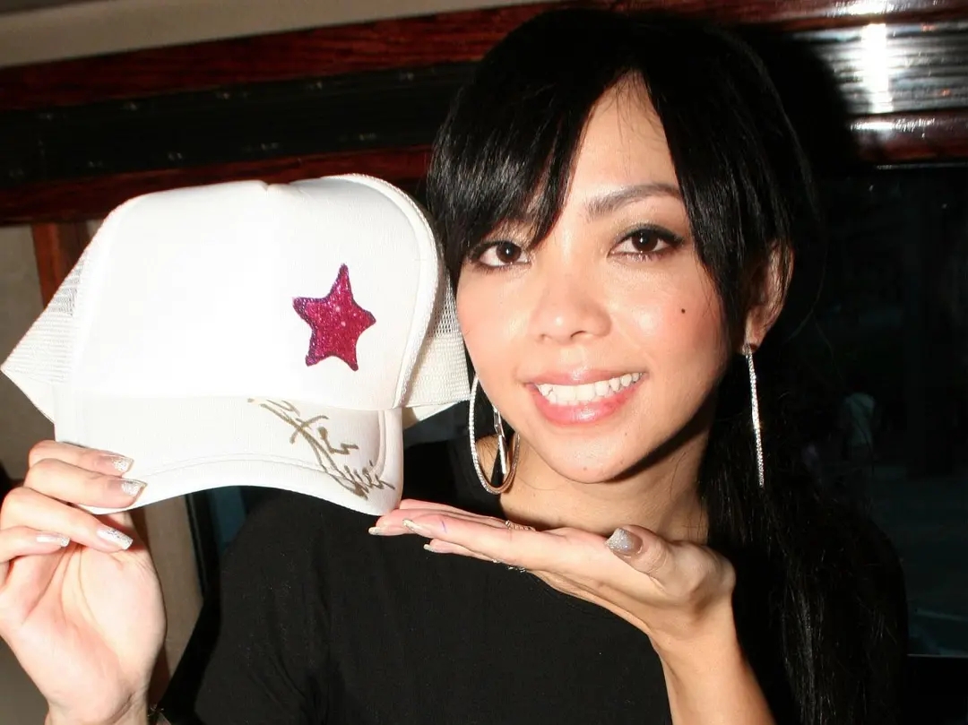 No position on major issues, three artists became the target of public ...