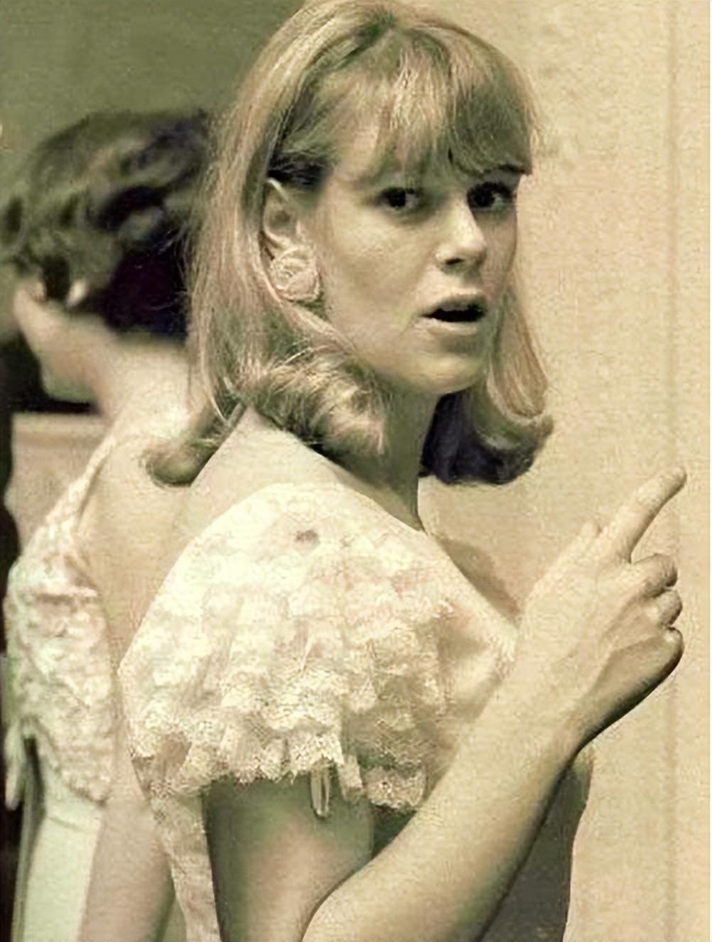 What is the charm of this woman Camilla? Let Charles insist on marrying ...