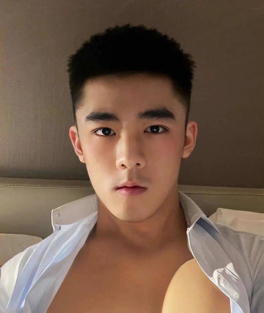 Tong Yan, big breasts and muscular little milk dog, can you do it? - iNEWS