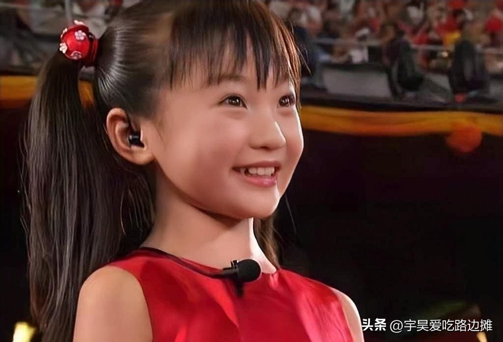 Looking at Lin Miaoke 14 years later, Zhang Yimou feels guilty for her ...