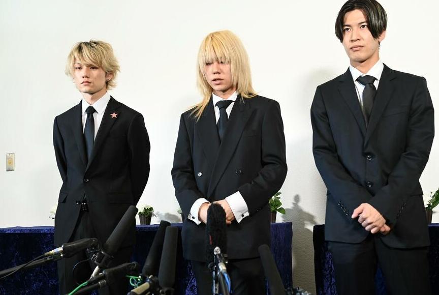 At the funeral of talented singer YOSHI, "Demon Boy" Lin Jiashu cried ...