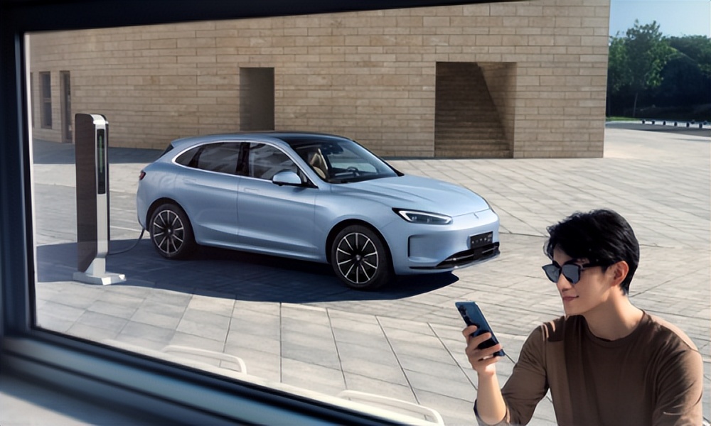 Wenjie M5 EV power fans, will upgrade to Harmony3 system soon - iNEWS