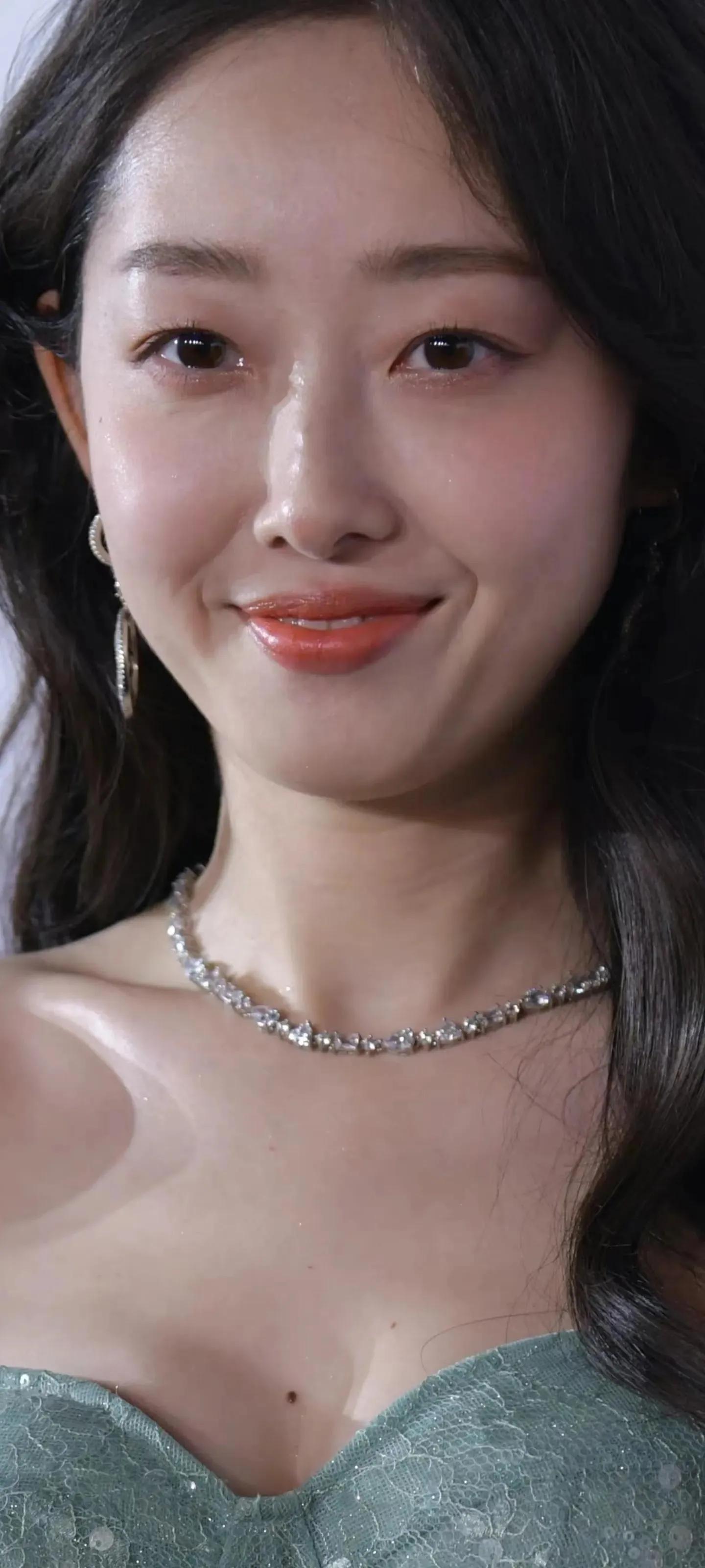 Goddess Jiang Mengjie - iNEWS