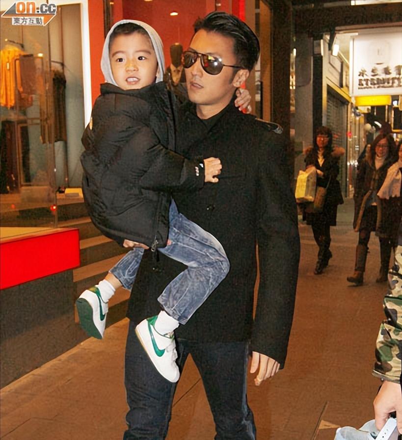 Nicholas Tse and his eldest son return to Hong Kong after their trip to ...
