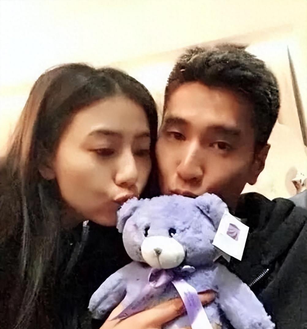 He is Gao Yuanyuan's ex-boyfriend. His debut has been tepid for many years. Now he is married to ...
