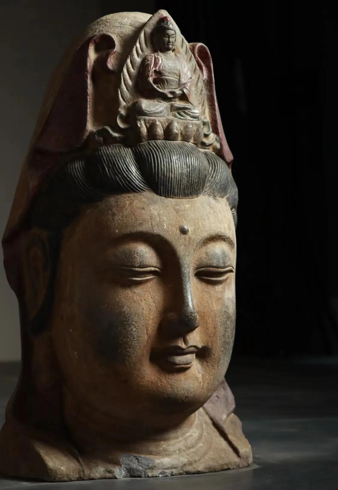 The head of Guanyin Buddha painted in bluestone is 70 meters high and ...