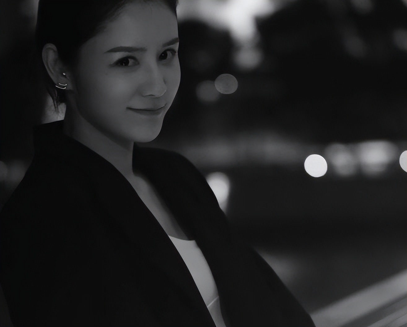 Zhang Xinyue posted black and white blockbusters, was criticized for ...