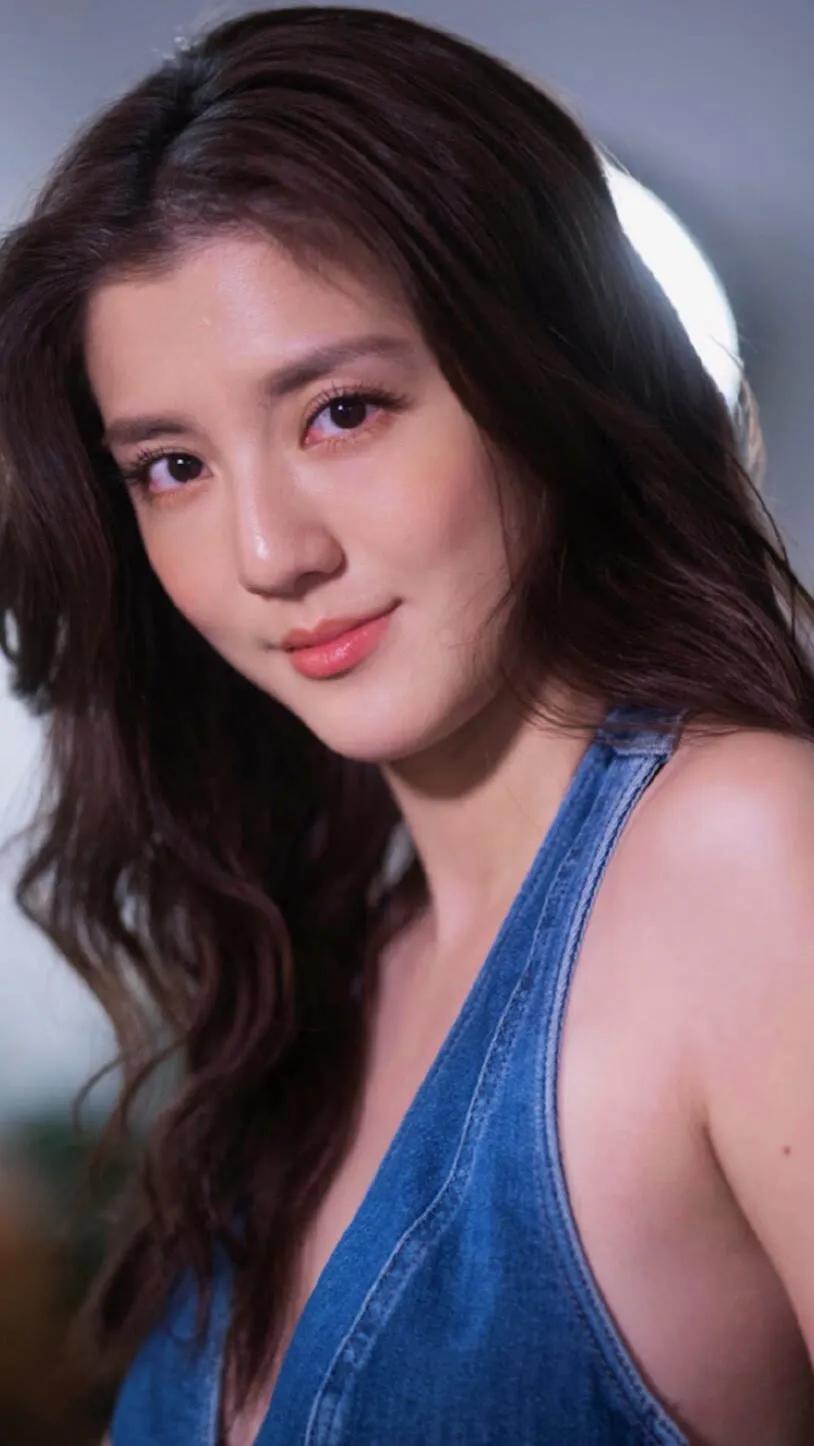 Sexy and charming - Karena Ng - iMedia