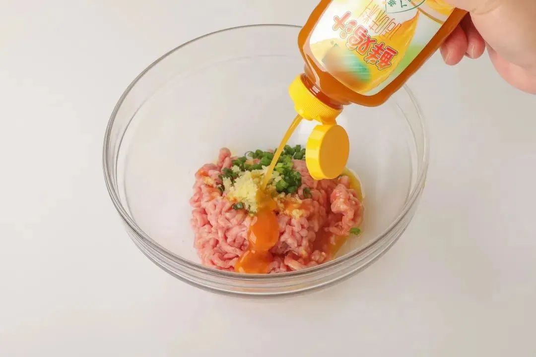 fresh! Have a bowl of small wontons with chicken sauce for breakfast ...