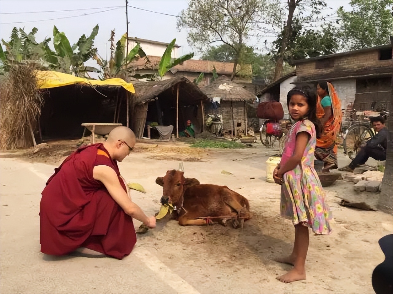 In front of the pagoda of Venerable Ananda in India, I am full of ...