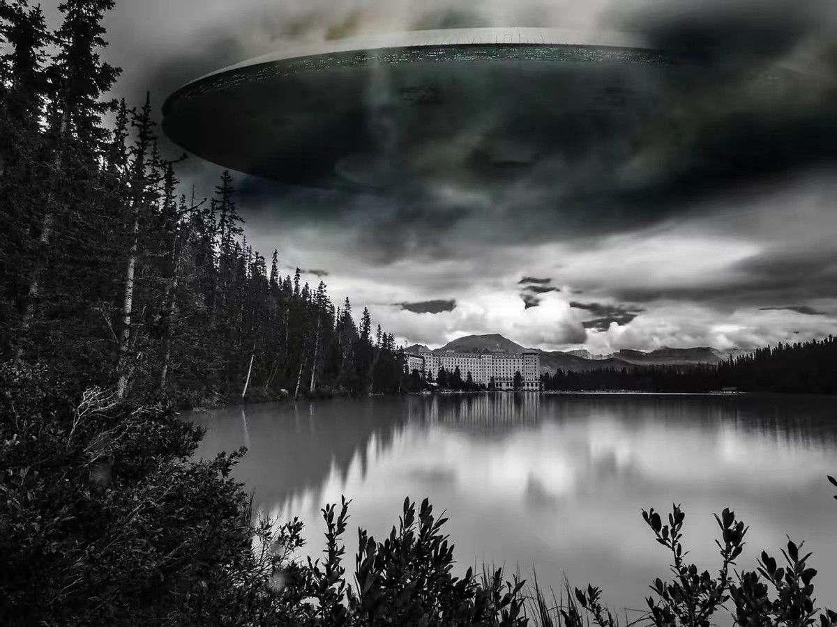 Mysterious alien "UFO" messenger from outer space - iNEWS