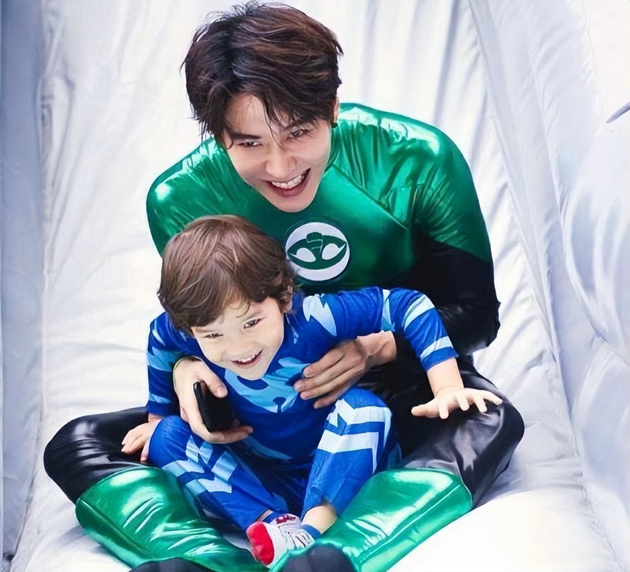 Thai actor Mike changed his name to Wu Yige to develop his career in ...