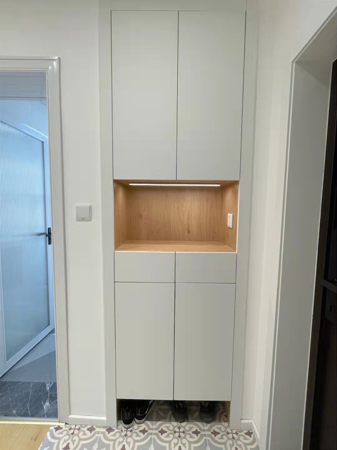 The 57 square meter one-character apartment is old and small, from no ...