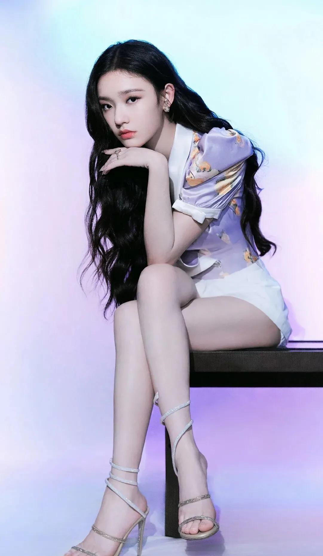 Star girl Lin Yun, her looks can be sweet or salty, she has a lovely ...