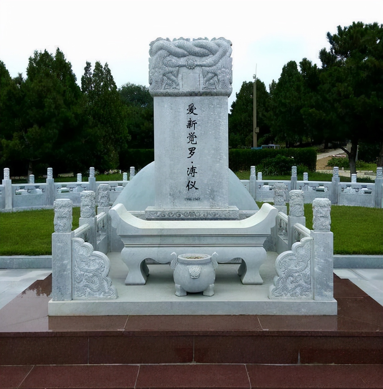 Puyi's ashes were removed by his wife and buried with other women. She ...
