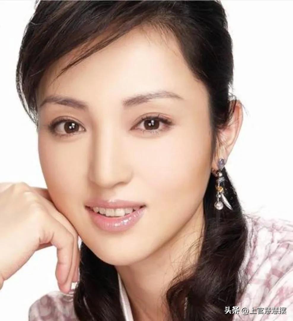 Let's find out about the beautiful actress Dong Xuan! - iNEWS