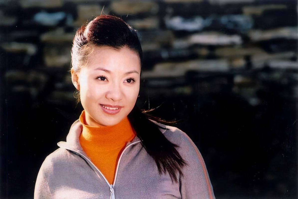 Military singer Wang Lida: 34-year-old mother, married for 11 years ...