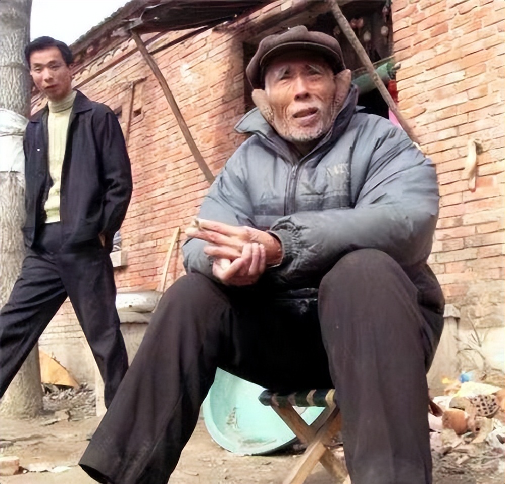 In 2005, former Kuomintang agent Yang Qindian was basking in the sun ...