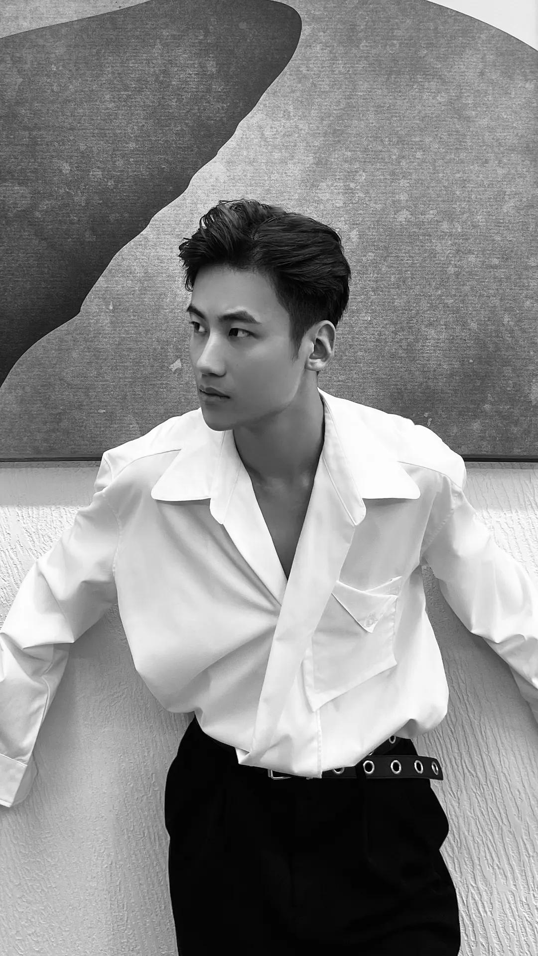 The actor Liu Feng who died young was in the same class as Guan ...